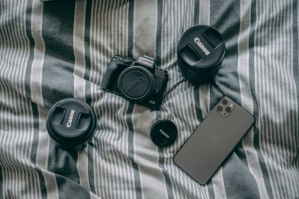 Smartphone vs. Digital Camera: Which One Truly Delivers?