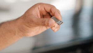 SD Card vs. Flash Drive: Battle of the Storage Titans