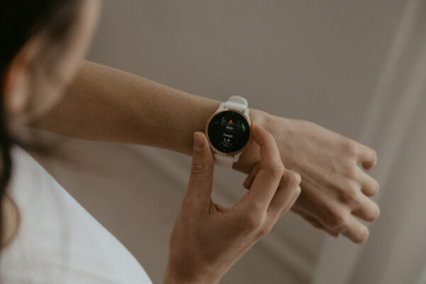 How Do Smartwatches Work? What Goes on Inside the Case