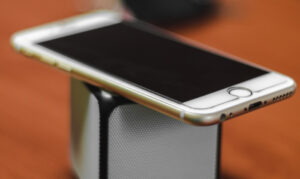 Tempered Glass vs. Plastic Screen Protectors: Pros & Cons