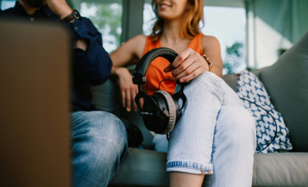 Noise Cancelling vs. Noise Isolating: The Quiet Choice